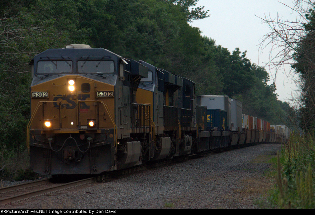 CSX ES40DC 5302 leads Q034-20